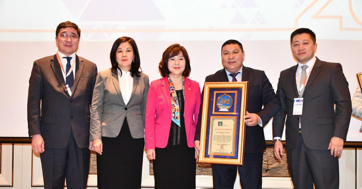 Эрүүл мэндийн салбарын удирдах ажилтнууд “Инээмсэглэл Эерэг хандлага уриан дор зөвлөлдлөө